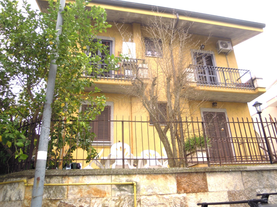 Immobile Appartamento in Via Piansano, Roma (RM) 250.000 €, 110 m², 4 ...