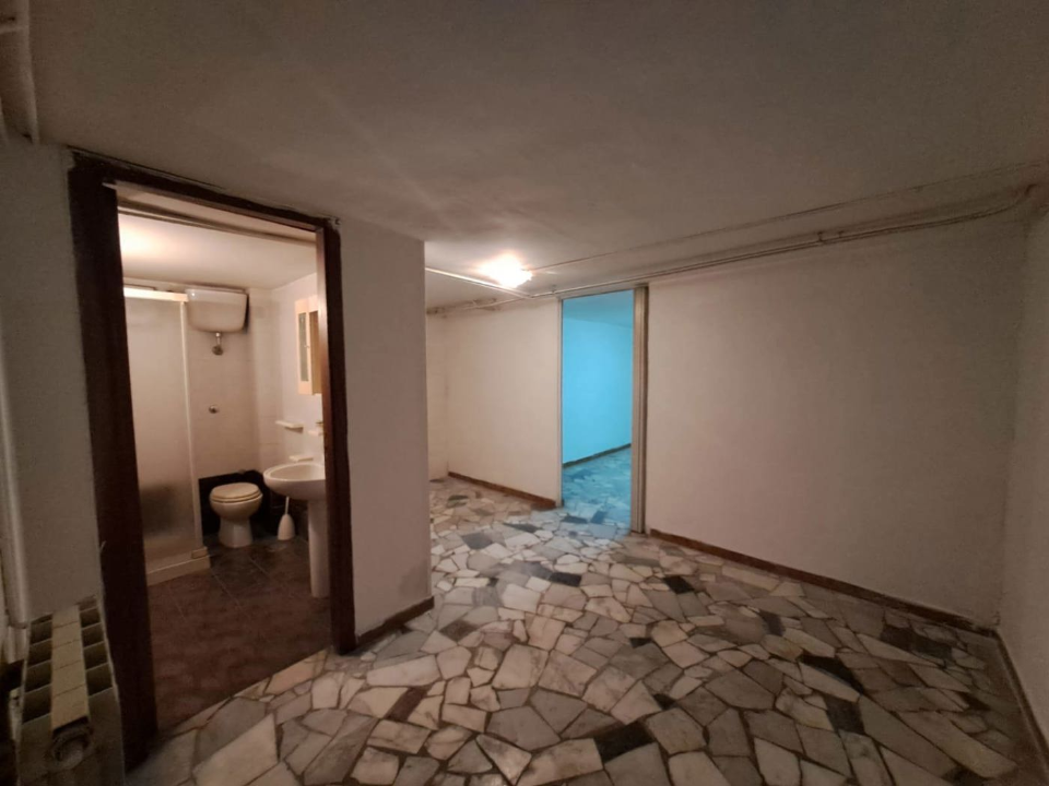 Immobile Magazzino a Crispano (NA) 280 €, 52 m², 3 locali, 1 bagno ...
