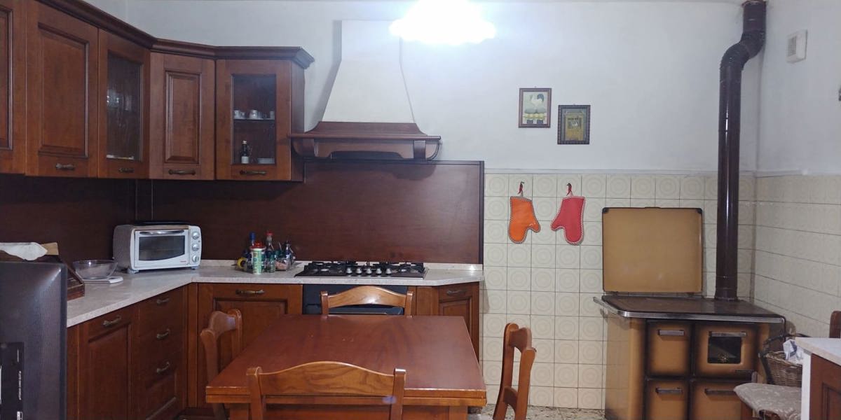 casa indipendente in vendita a pistoia