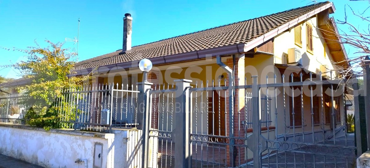 villa bifamiliare in vendita a terracina