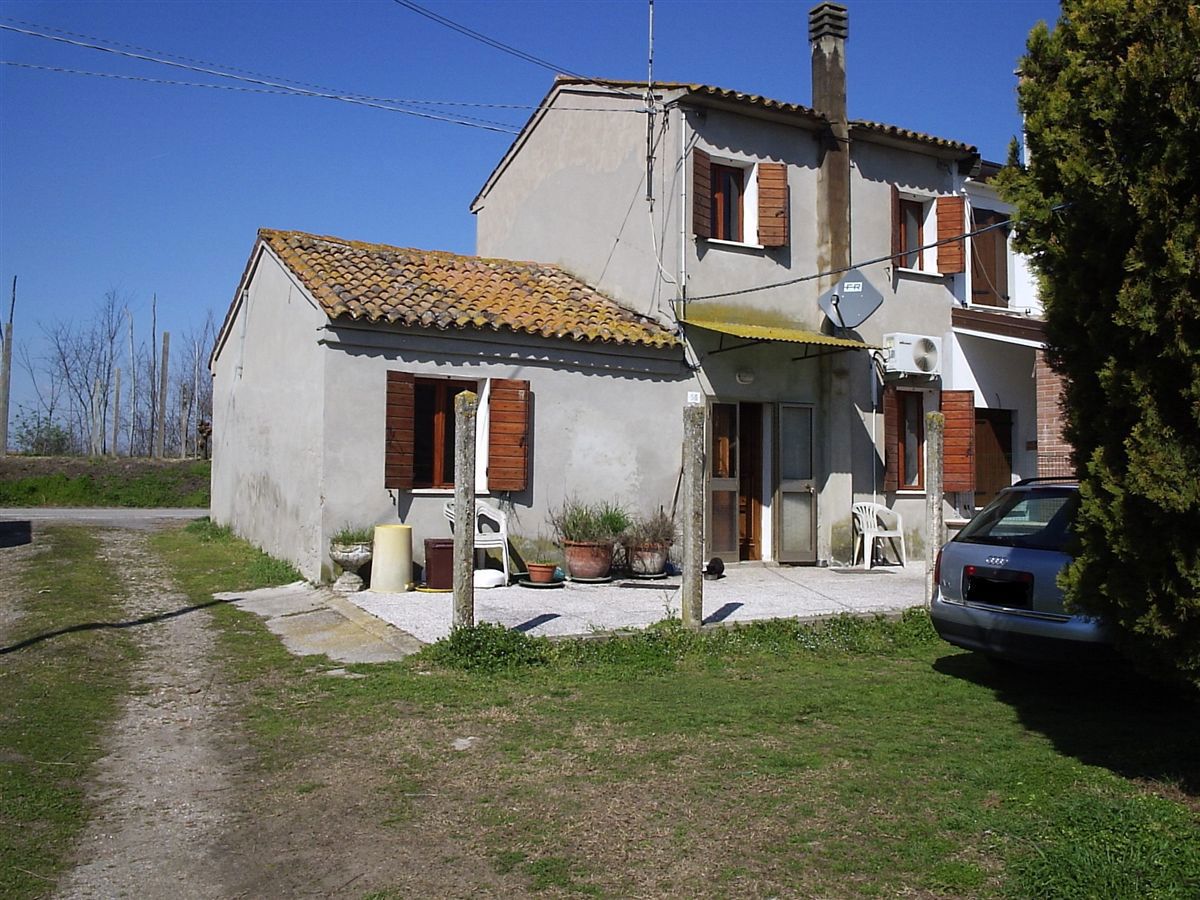 casa indipendente in vendita a gavello