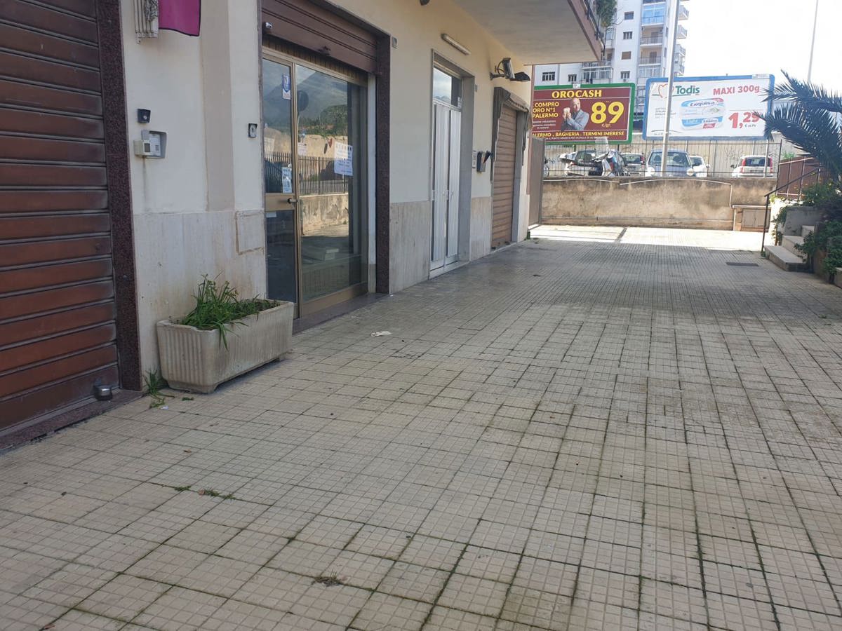 locale commerciale in vendita a palermo