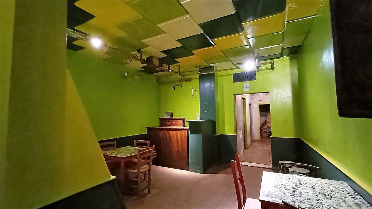 locale commerciale in vendita a siena